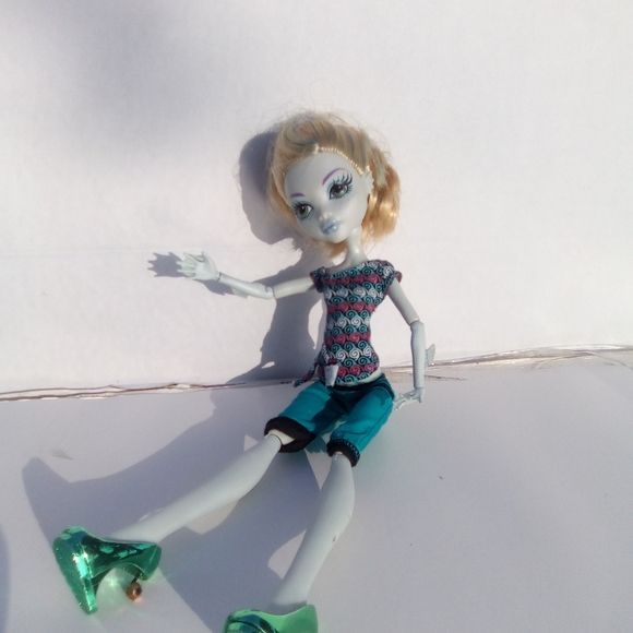 Mattel | Toys | Monster High Lagoona Blue Doll Fins Gills Green Shoes ...
